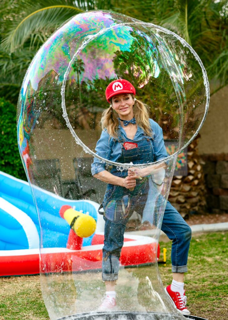 THE BUBBLE FAIRY – EXPLORE THE PERFORMANCE ART OF THE BUBBLE FAIRY